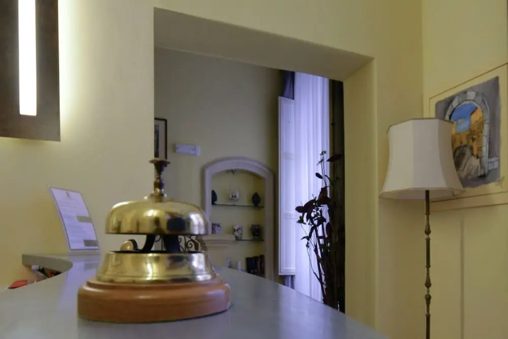 Sirakuza: aty ku historia takon detin from 252