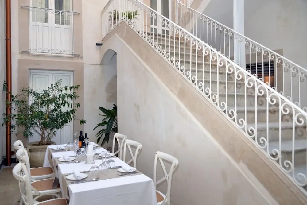 Sirakuza: aty ku historia takon detin from 252